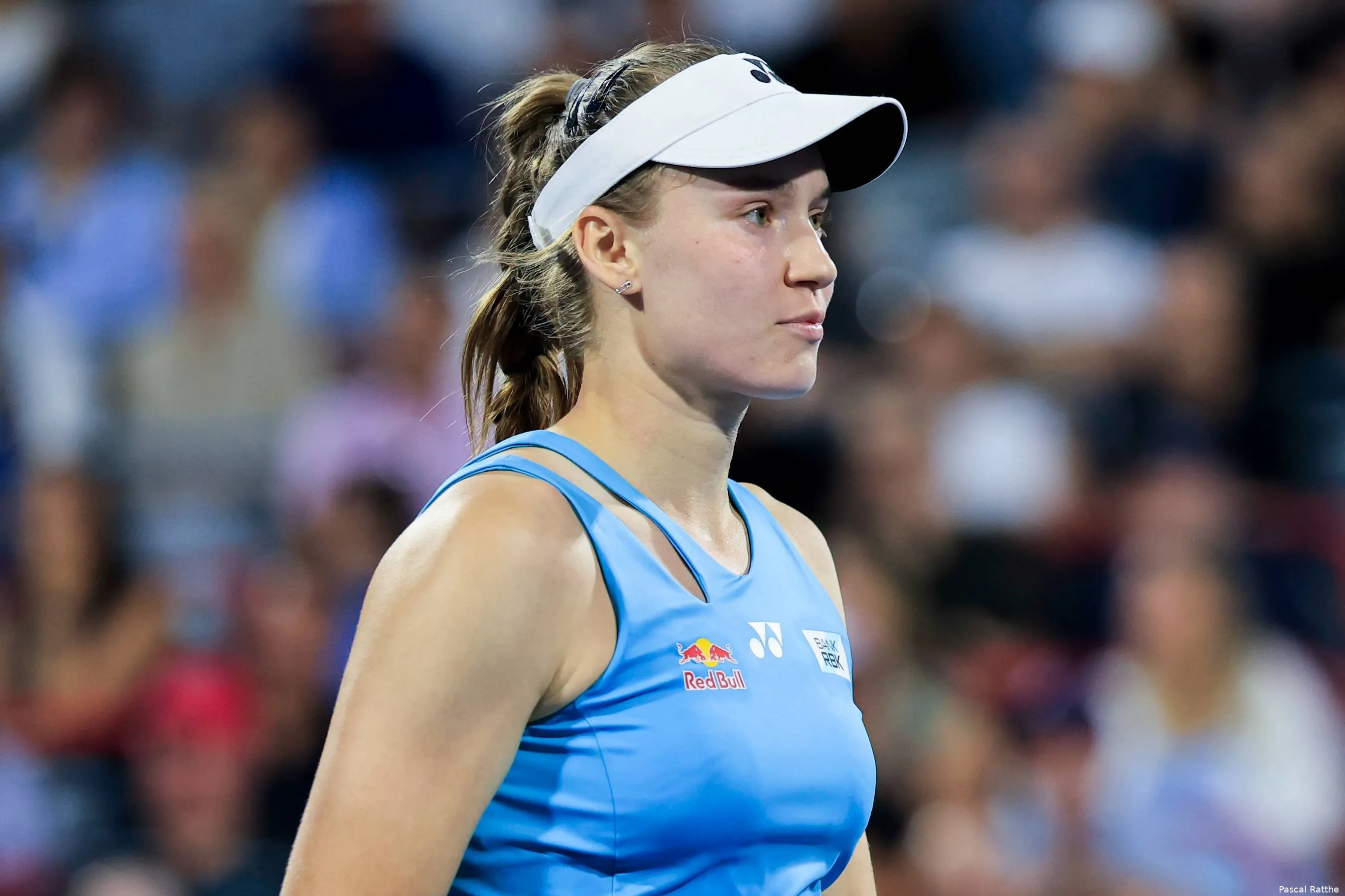 Elena Rybakina pointedly refuses to pose with WTA CEO after winning WTA Finals